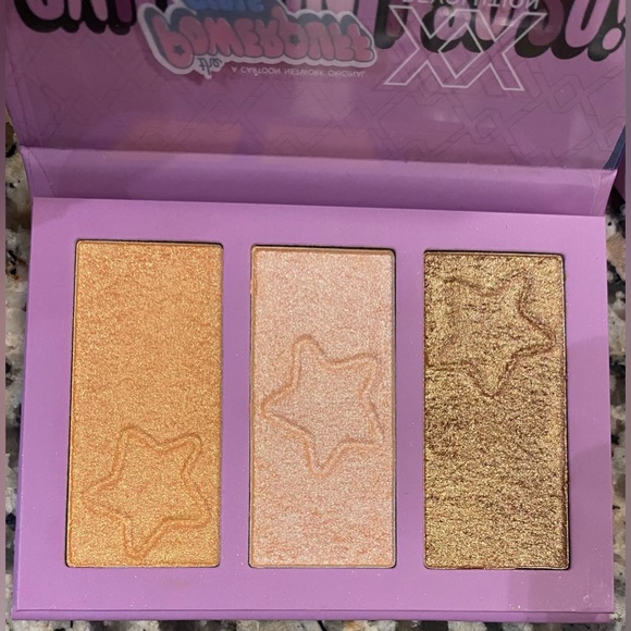 Makeup Revolution | Makeup | Powerpuff Girls Highlighter Palette Mojo ...